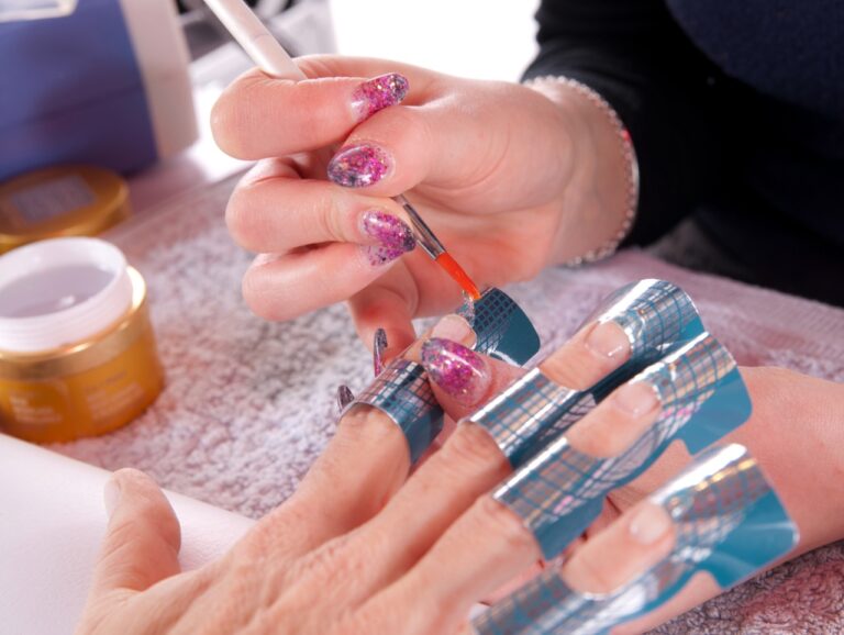 Bien poser un chablon : astuces de pro pour des ongles parfaits